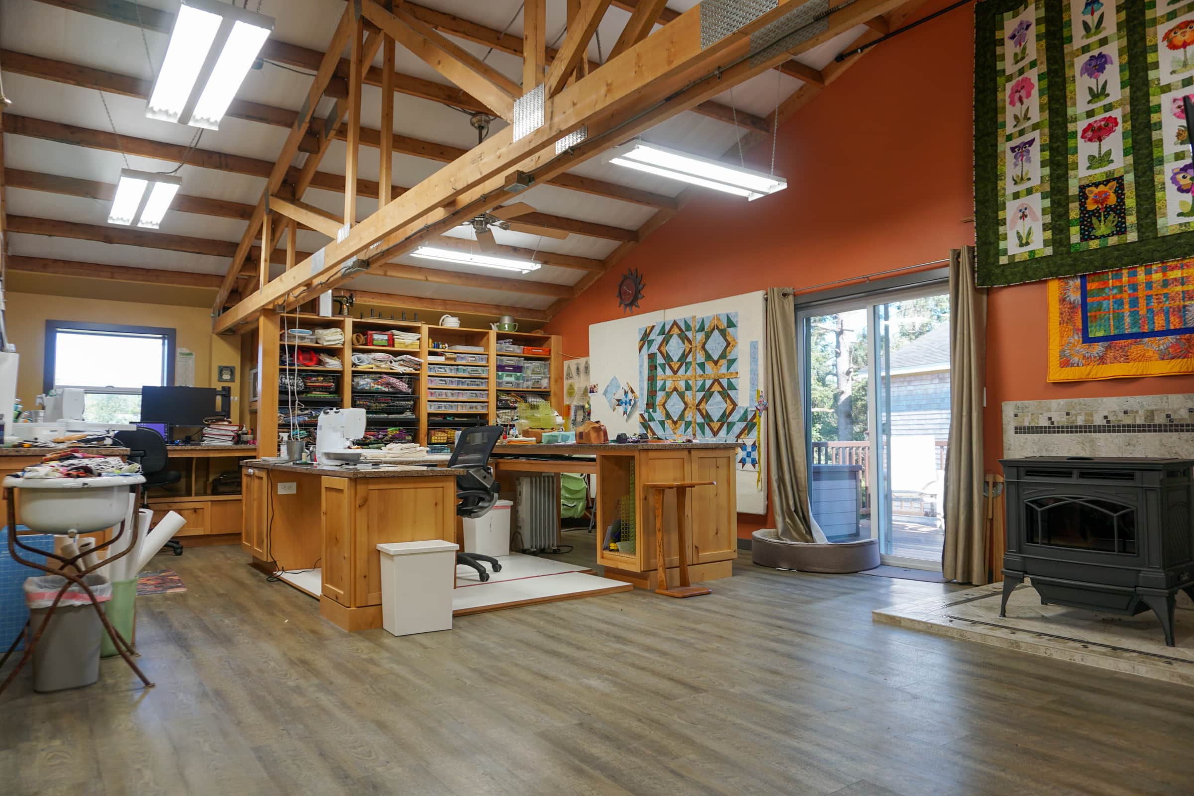 36-Chinook Luxury Waterfront Estate Workshop Outbuilding 4 - Team Diva ...